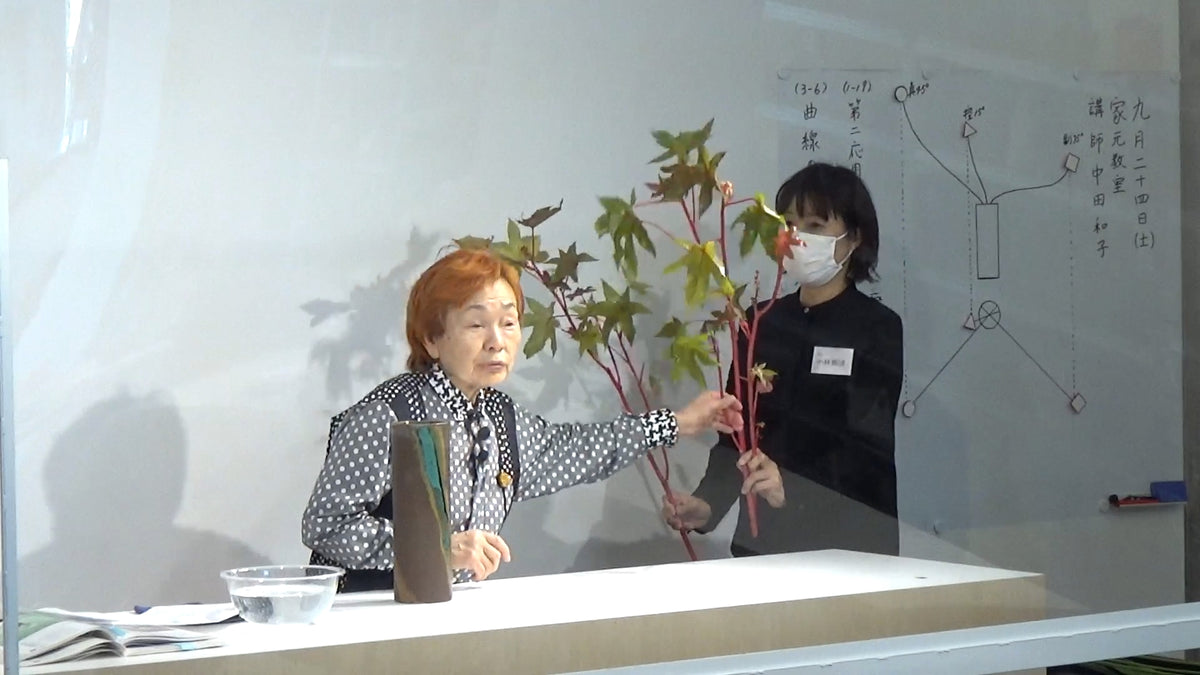 1-19 Variation No.2 Slanting Style Nageire by Ms.Kazuko Nakada ...